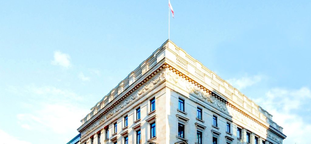 Warburg Bank zeigt stabile Ertragskraft - Anlegermagazin Mein Geld