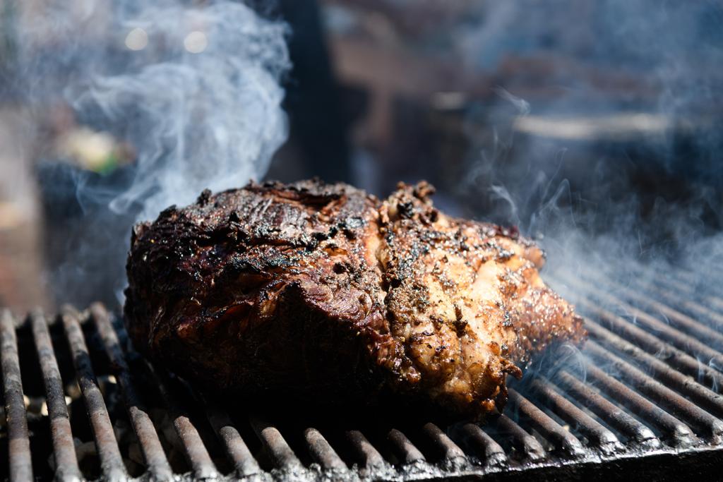 Flames, Food & Vibes beim Pop-up-Dinner „Esh n’ Ashan” in Berlin ...